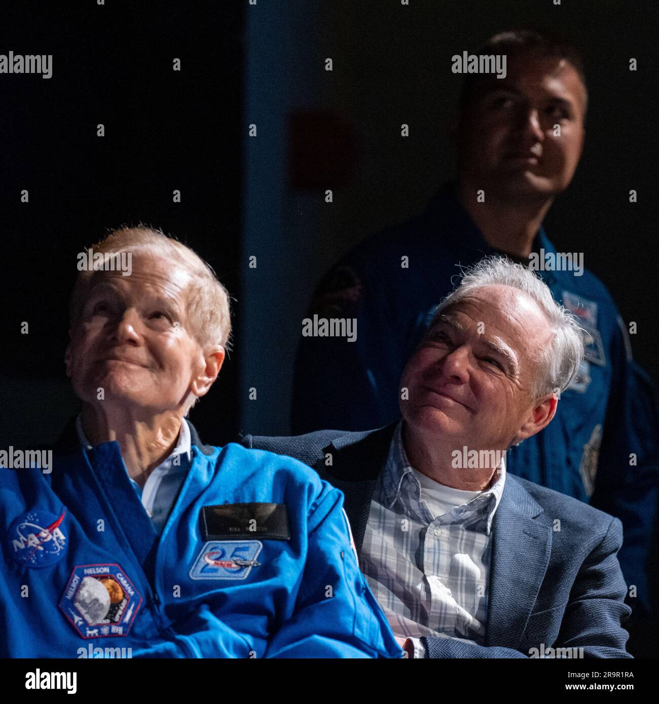 NASA Crew-4 STEM Event an der James W. Robinson Secondary School. Von ...