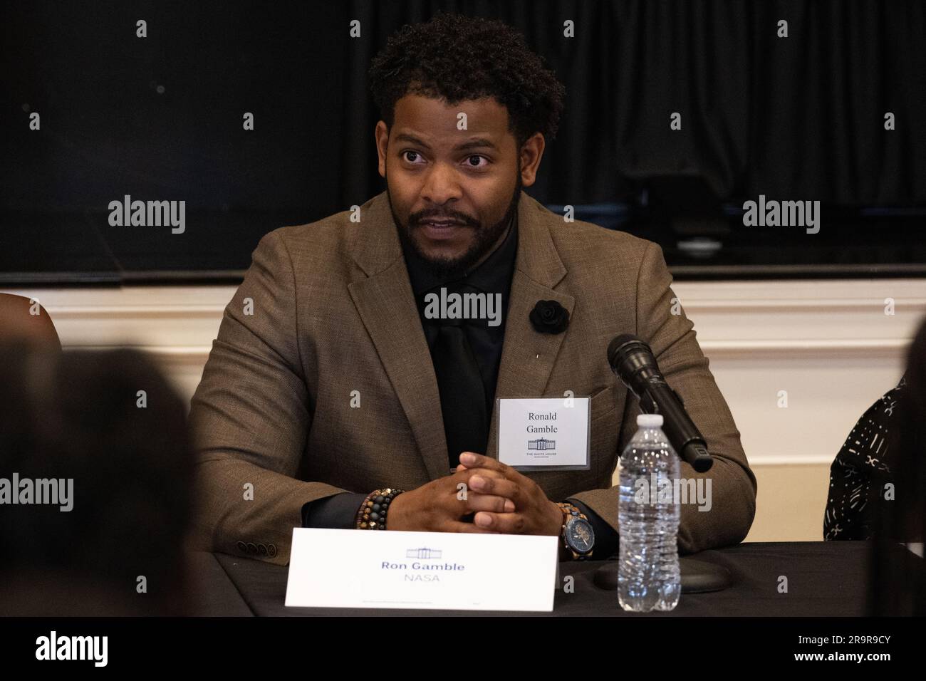 Artemis Generation Rundtisch. Ronald Gamble, ein theoretischer ...