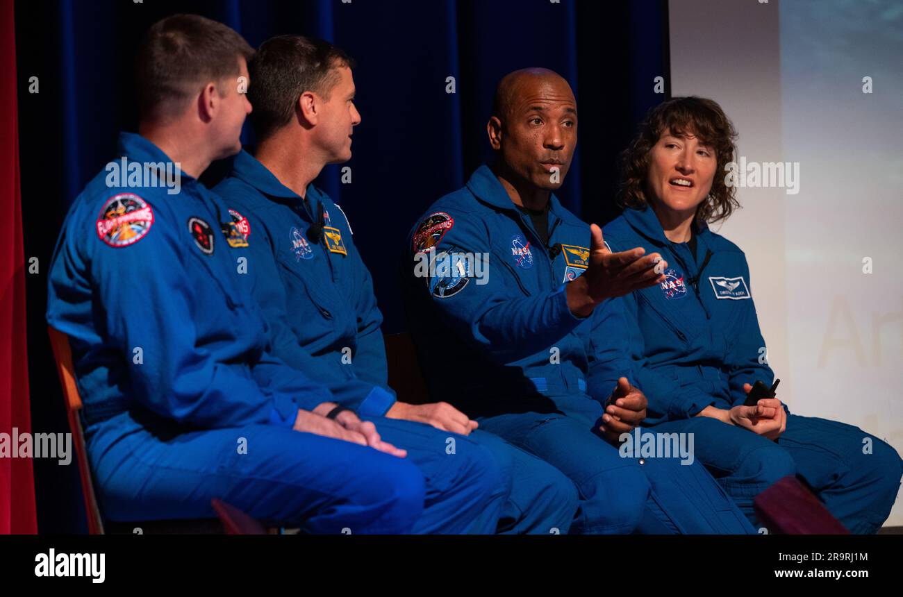 Artemis II Crew bei der GSFC. Der NASA-Astronaut Victor Glover, Zweiter ...