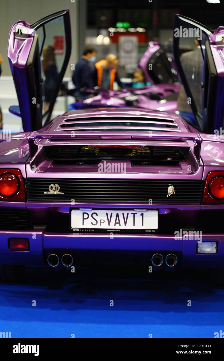 Lila lamborghini -Fotos und -Bildmaterial in hoher Auflösung – Alamy