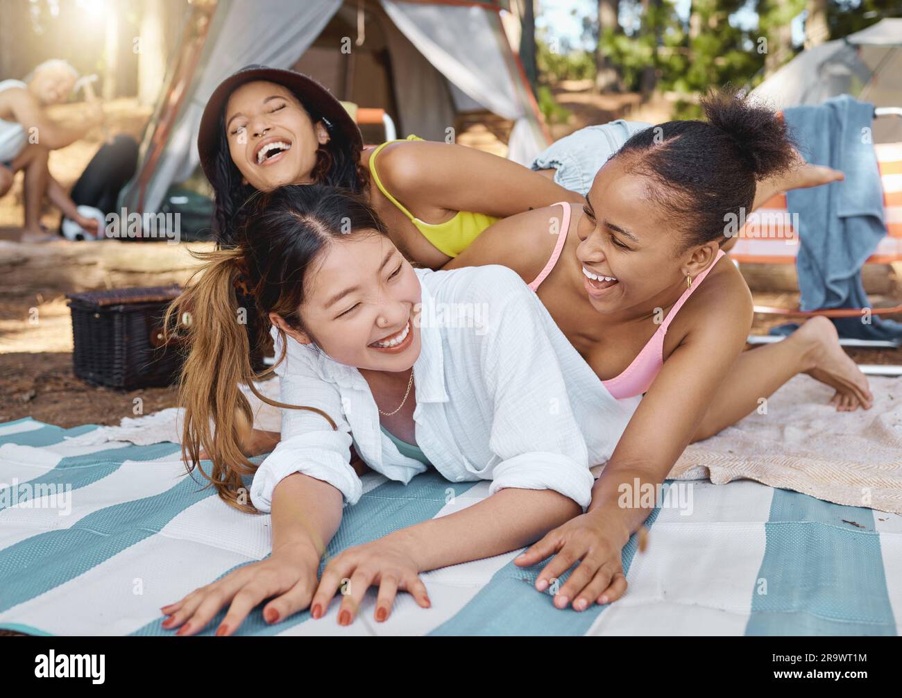 Mädchen mit comic -Fotos und -Bildmaterial in hoher Auflösung – Alamy