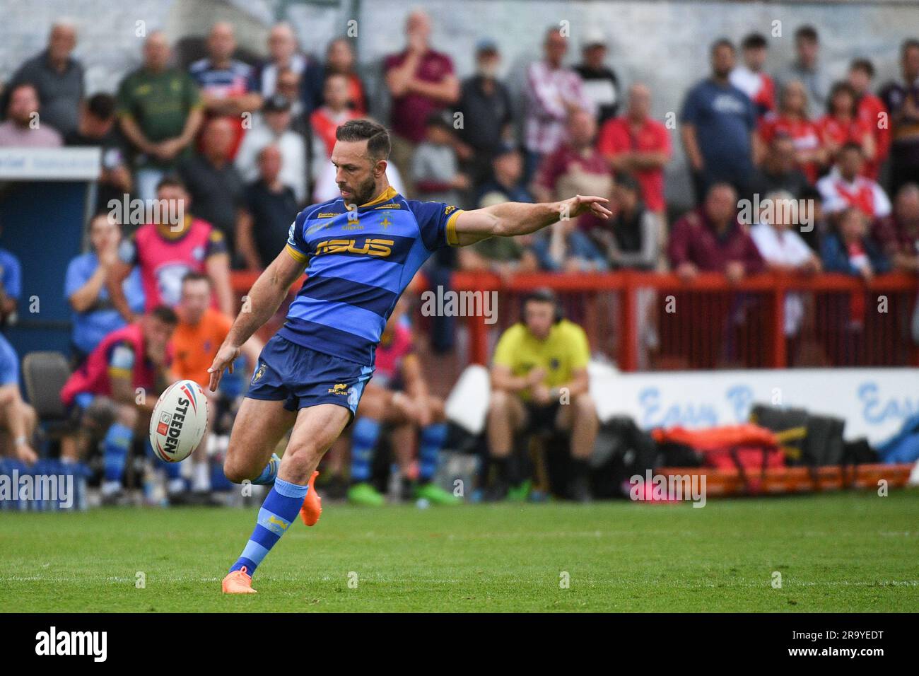 Hull, England - 23. Juni 2023 - Wakefield Trinity's Luke Gale in Aktion ...