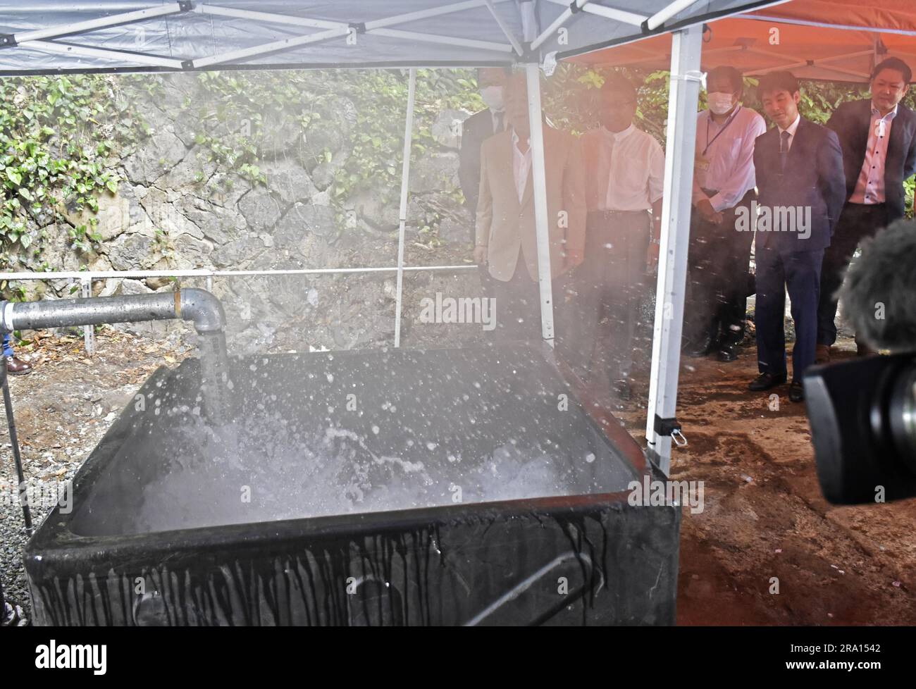 Das Foto wurde am 30. Juni 2023 aufgenommen und zeigt heißes Wasser ...
