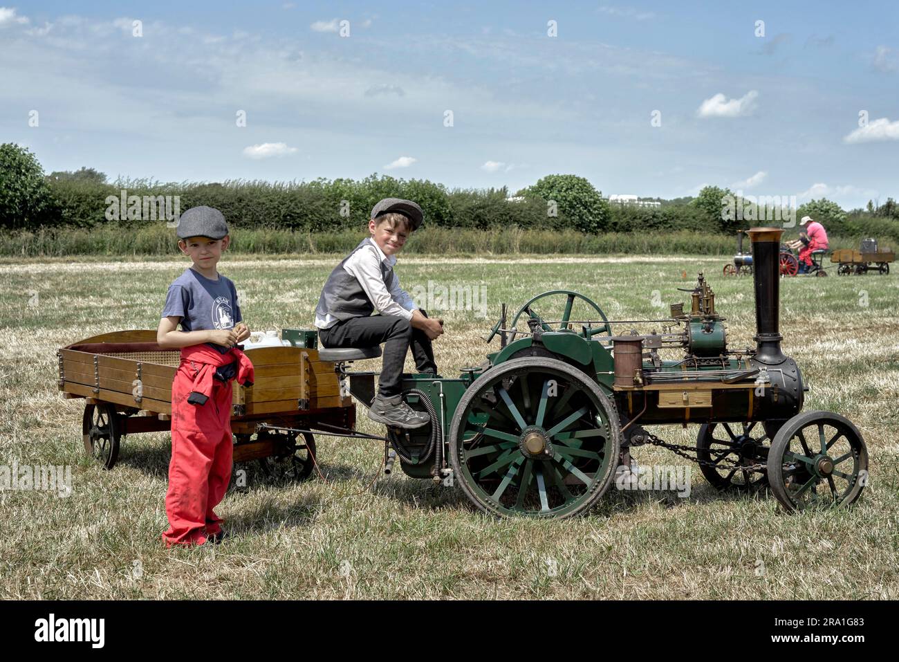 Steam Traction Engine, maßstabsgetreue Miniaturmodelle mit Kindern, die ...