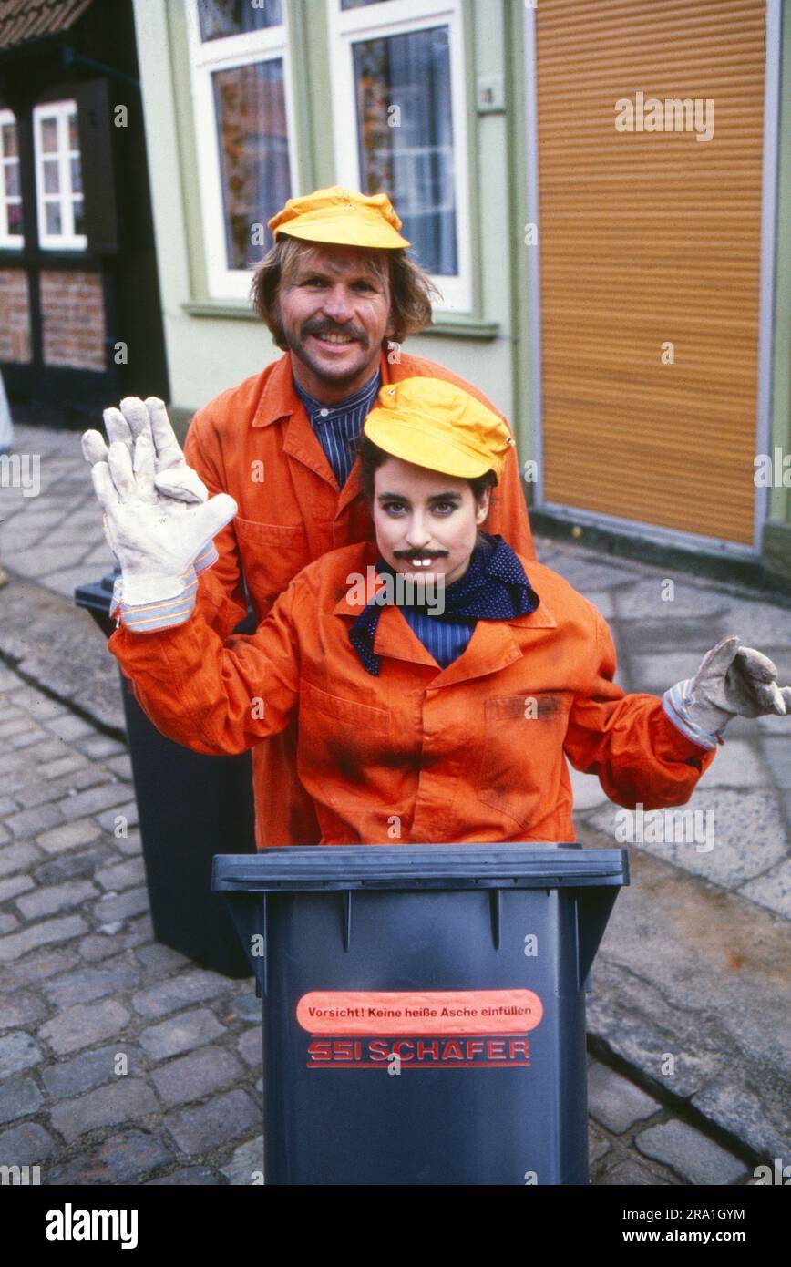 Isabel Varell, deutsche Schauspielerin und Fernsehmoderatorin, mit ...