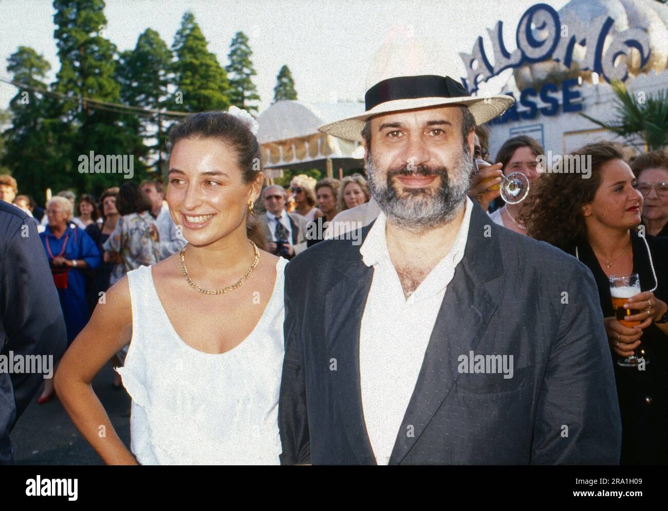 Isabel Varell, deutsche Schauspielerin und Fernsehmoderatorin, mit ...