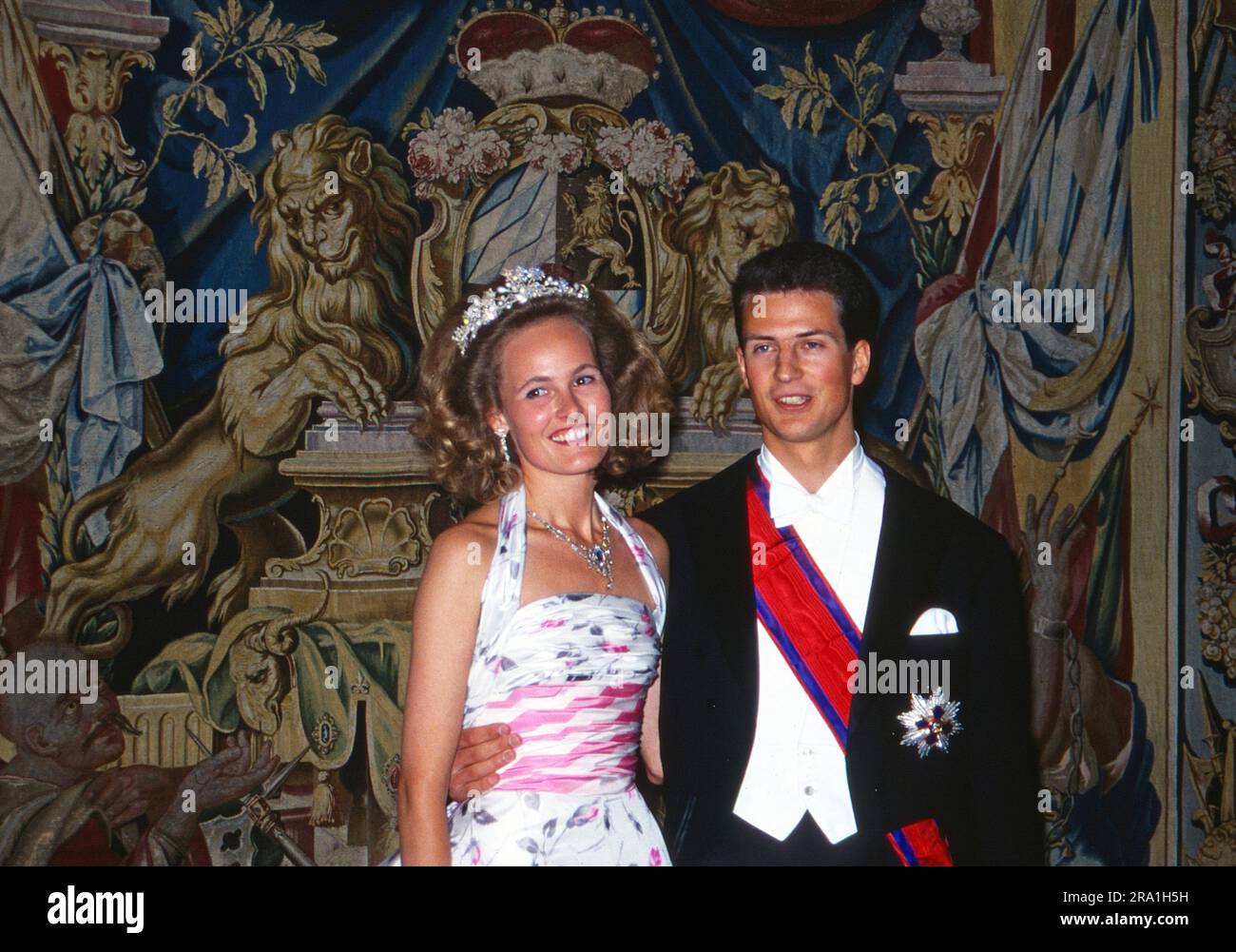 Erbprinz Alois von und zu Liechtenstein, Graf zu Rietberg, mit seiner Braut Sophie Herzogin in ...
