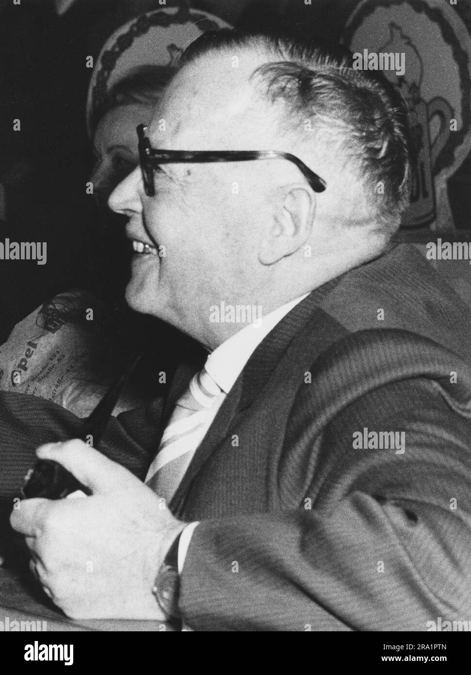 Original-Bildunterschrift: Gestern morgen tot der 71 Jahre alt ...
