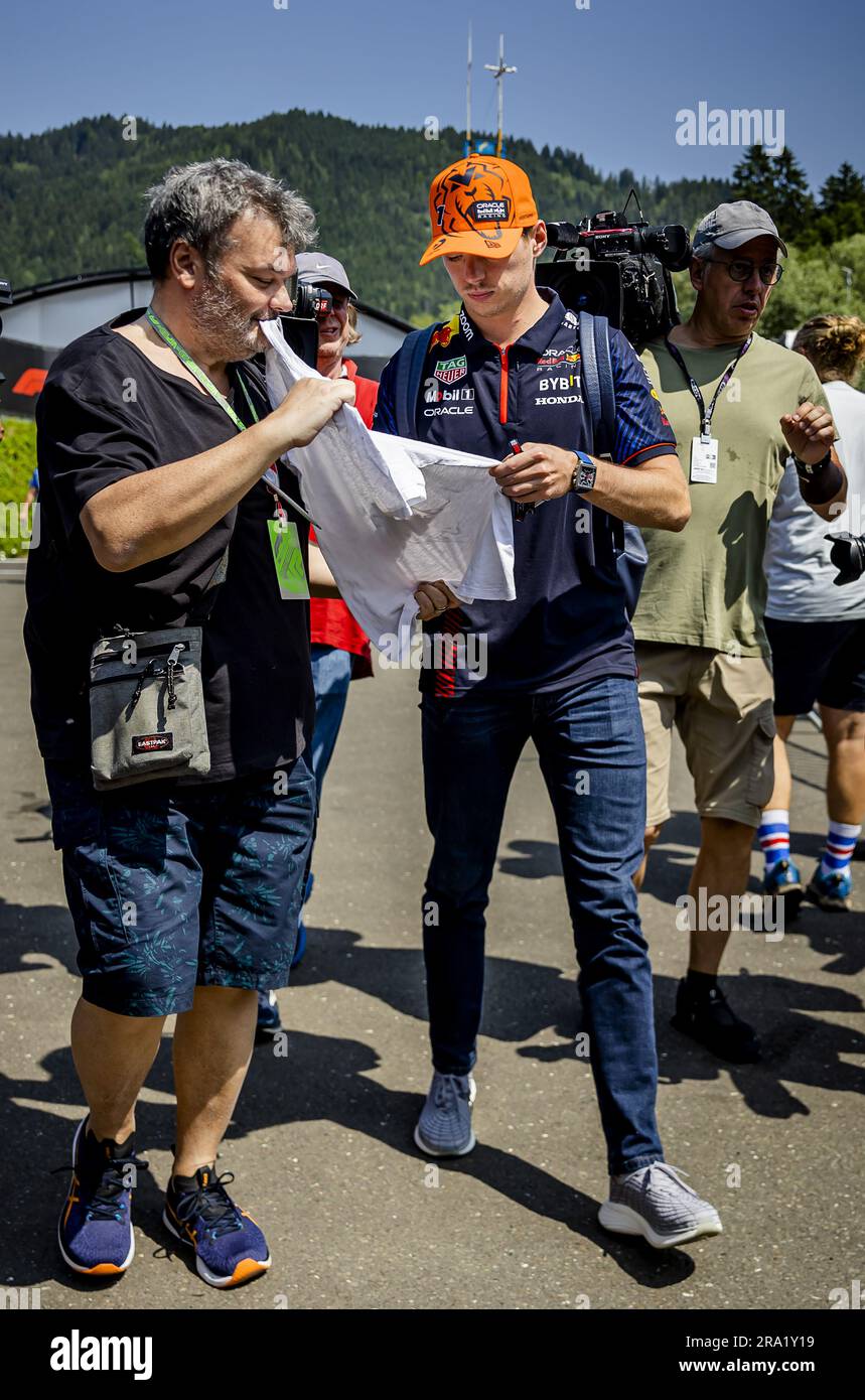 SPIELBERG - Max Verstappen (Red Bull Racing) kommt vor der ersten Freiübungssitzung vor dem ...