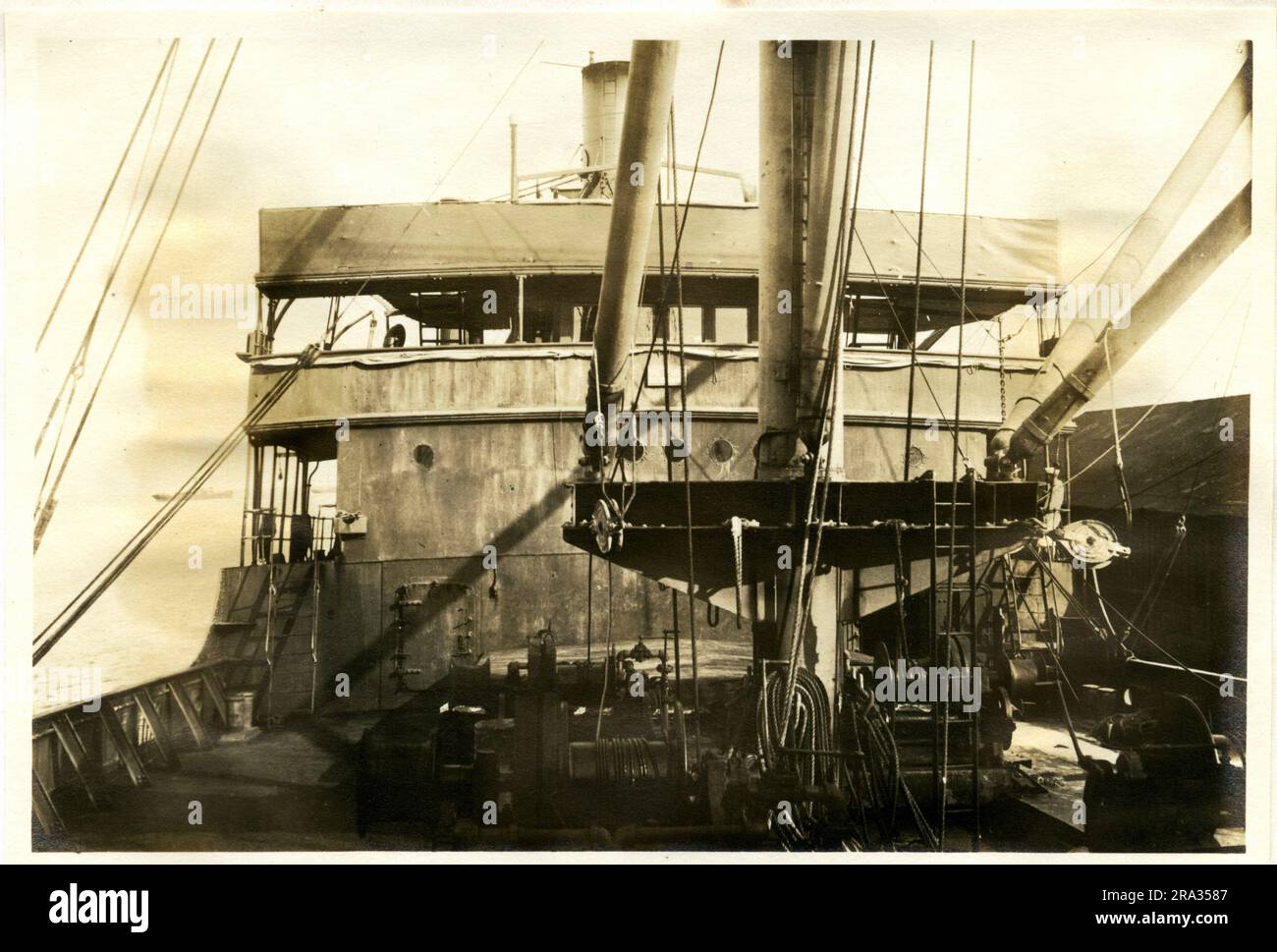 Foto der Vorderseite der Brücke der SS Beatrice. Foto: Vorderseite Der ...