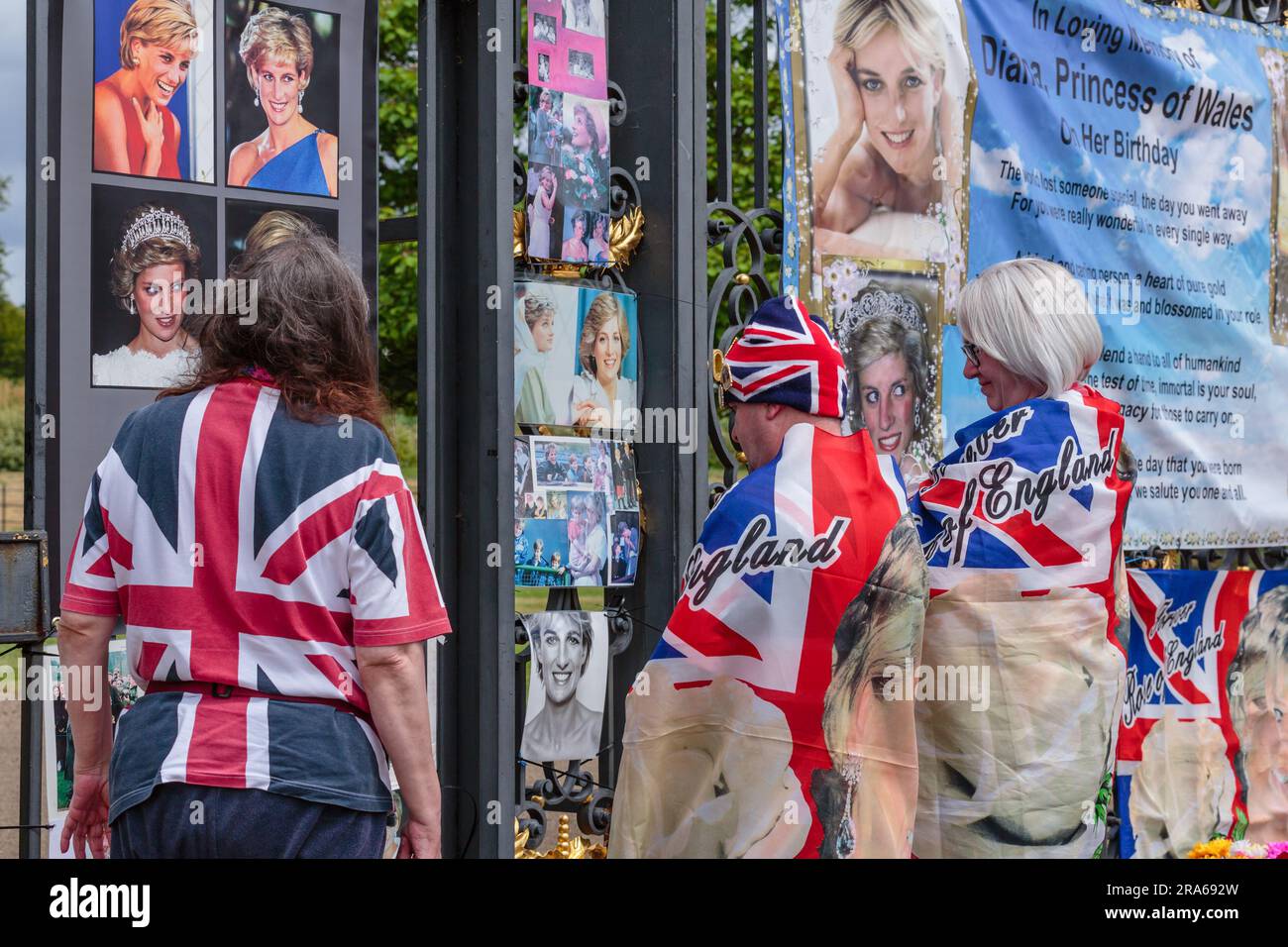 Kensington Palace, London, 1. Juli 2023. Royal Superfans, Caryll Foster ...