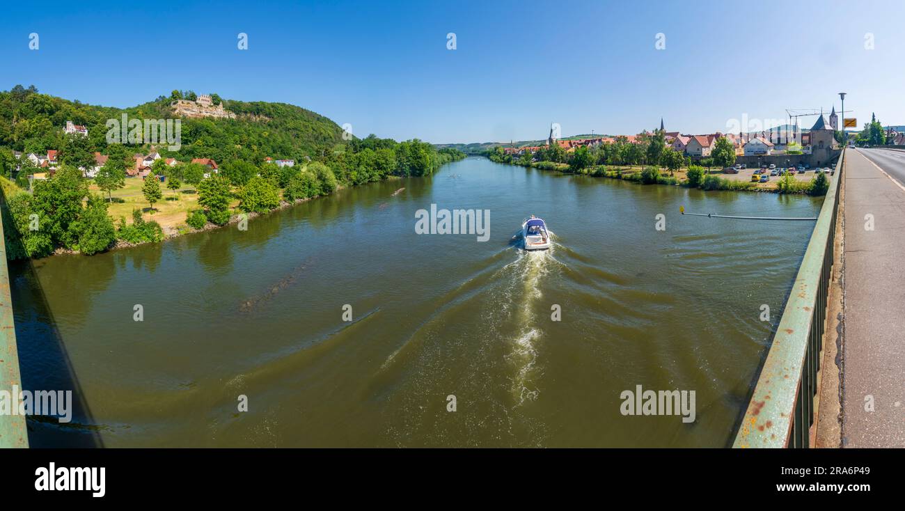 Karlstadt: Main, Altstadt von Karlstadt, Schloss Karlsburg, Motorboot ...