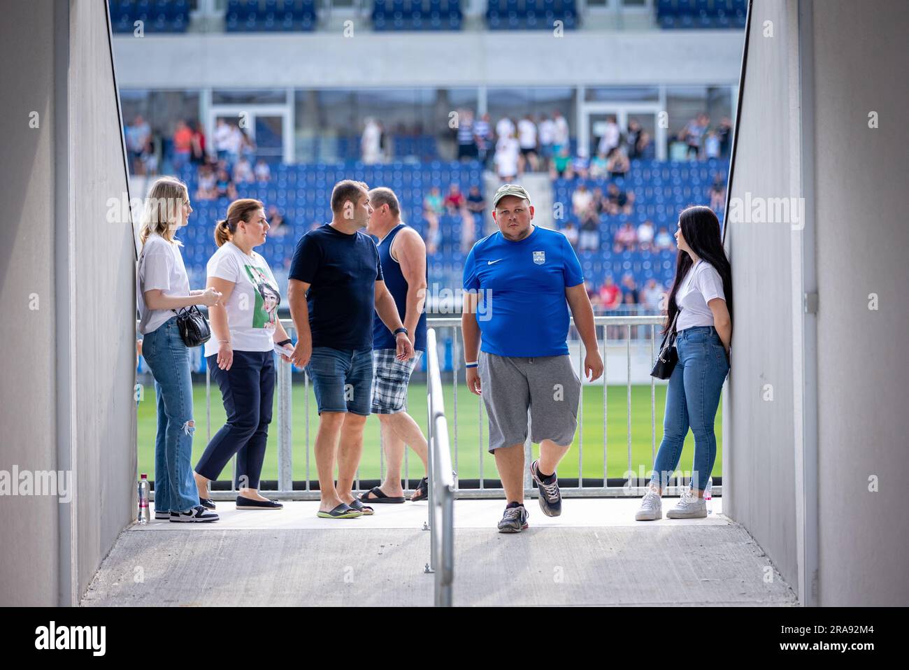 Osijek, Kroatien. 01. Juli 2023. Besucher besuchen das neue Stadion des ...