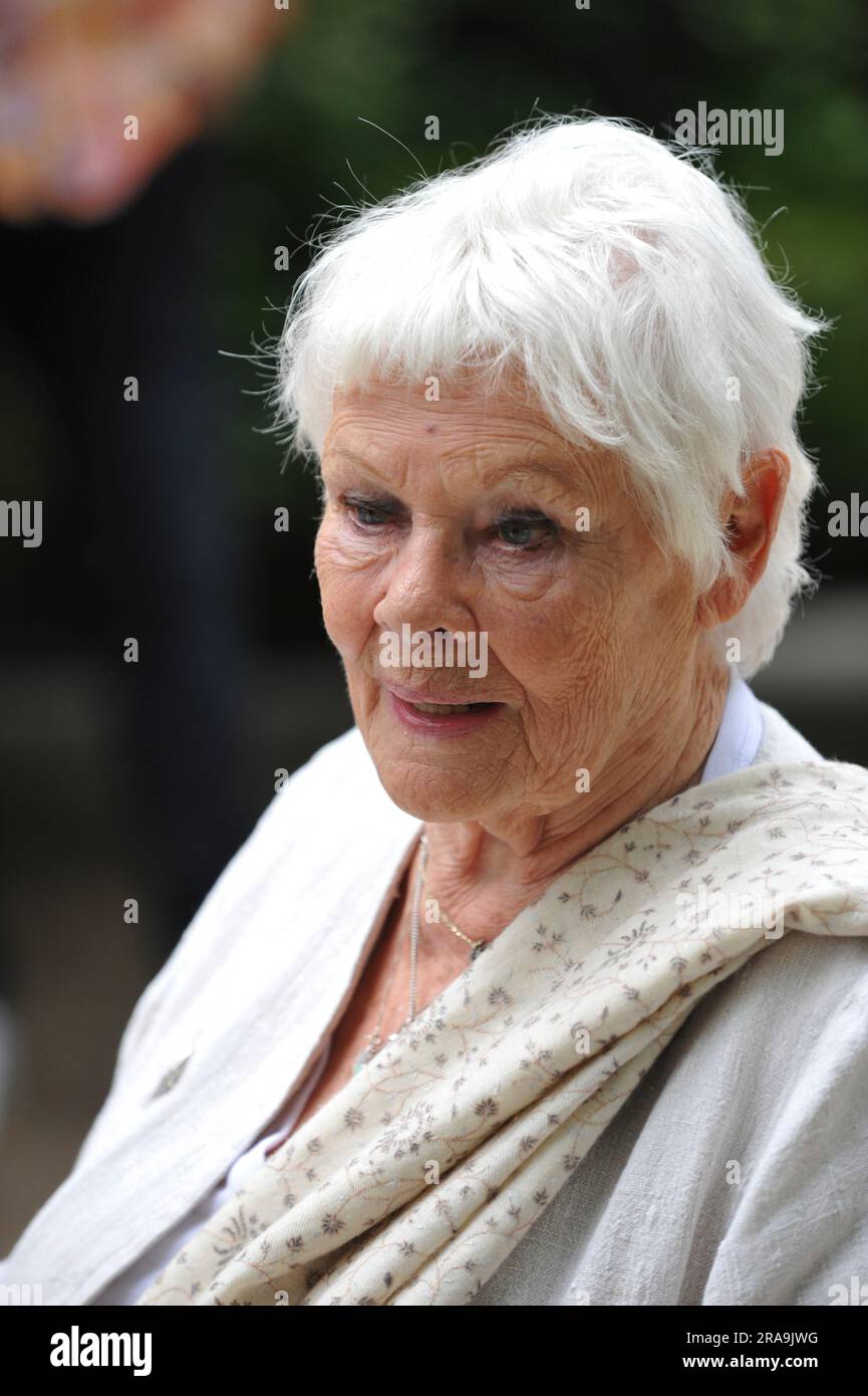 Dame Judith „Judi“ Dench CH DBE FRSA bei der Eröffnung der 2023 RHS ...