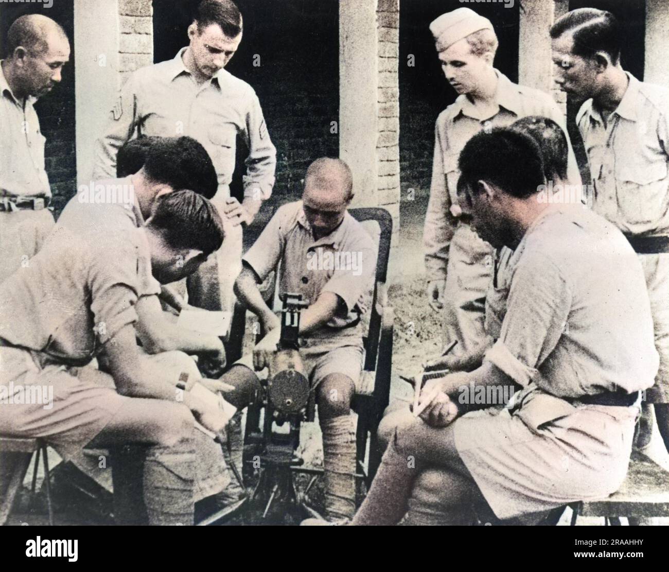 Maschinengewehr bedienen -Fotos und -Bildmaterial in hoher Auflösung ...