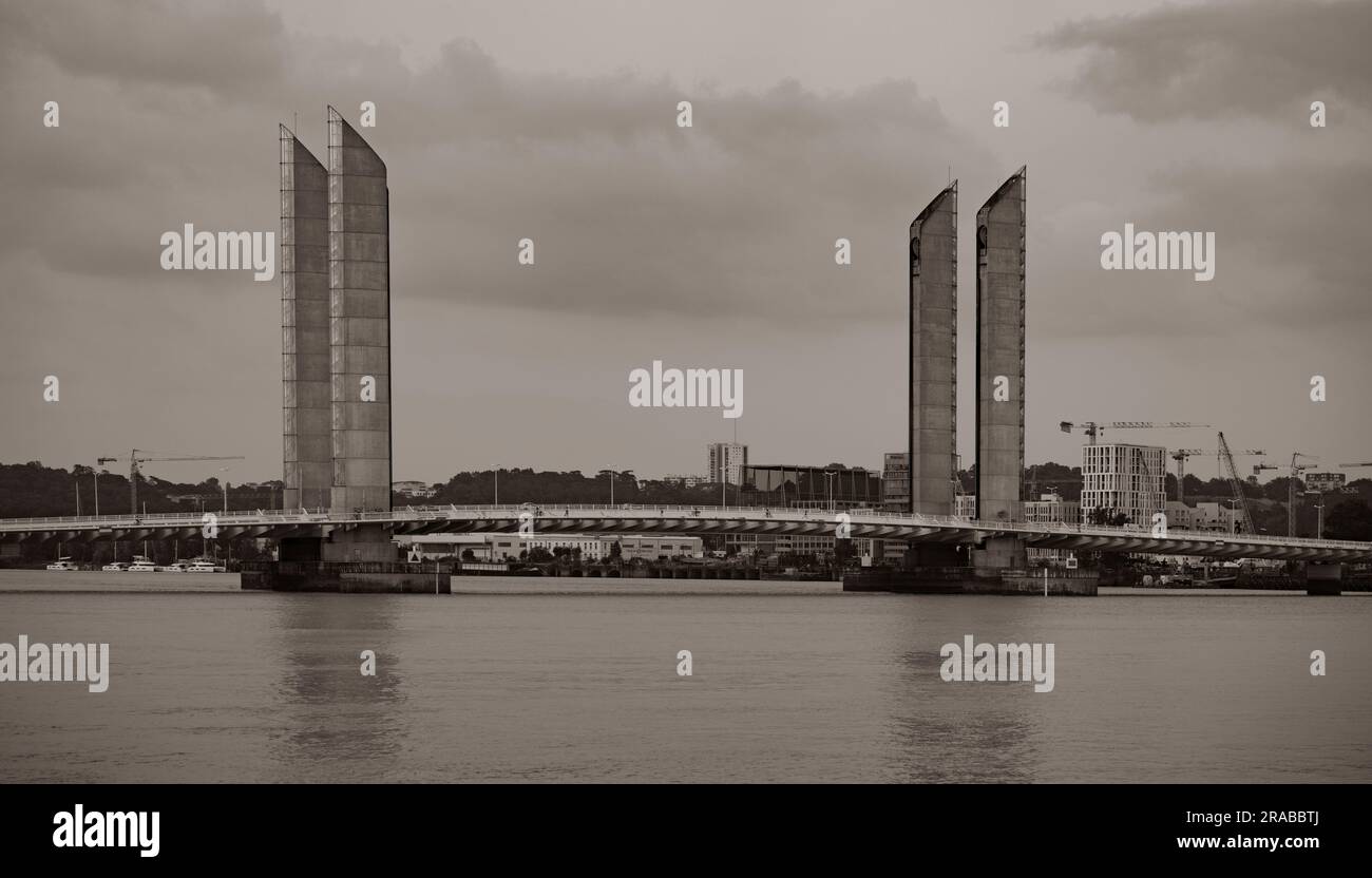 Le pont de bordeaux -Fotos und -Bildmaterial in hoher Auflösung – Alamy