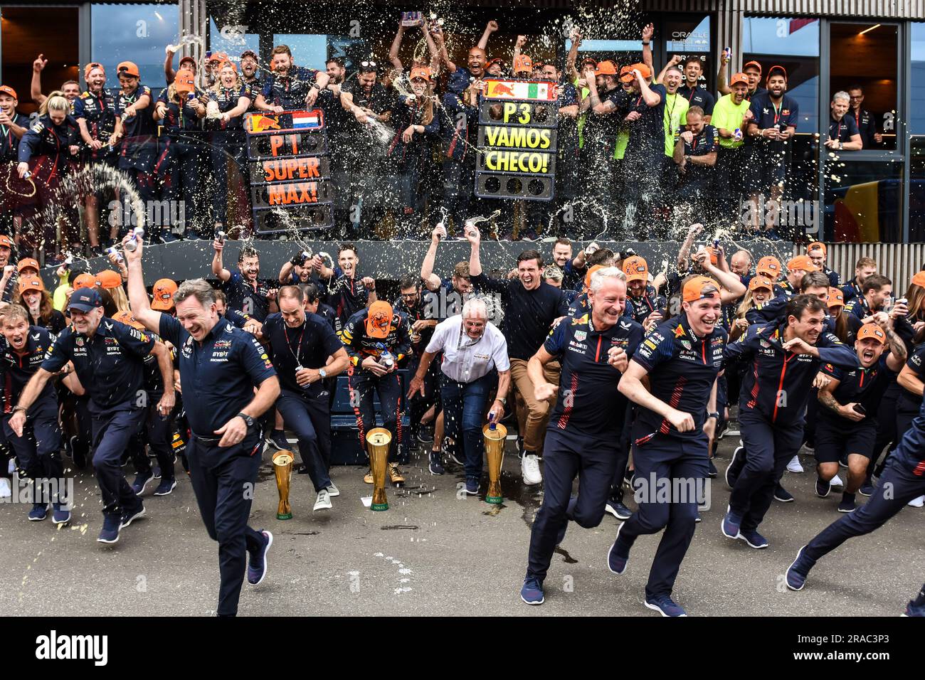 SPIELBERG, ÖSTERREICH, 2. JULI 2023: Zweite Reihe: (L-R) Oliver ...