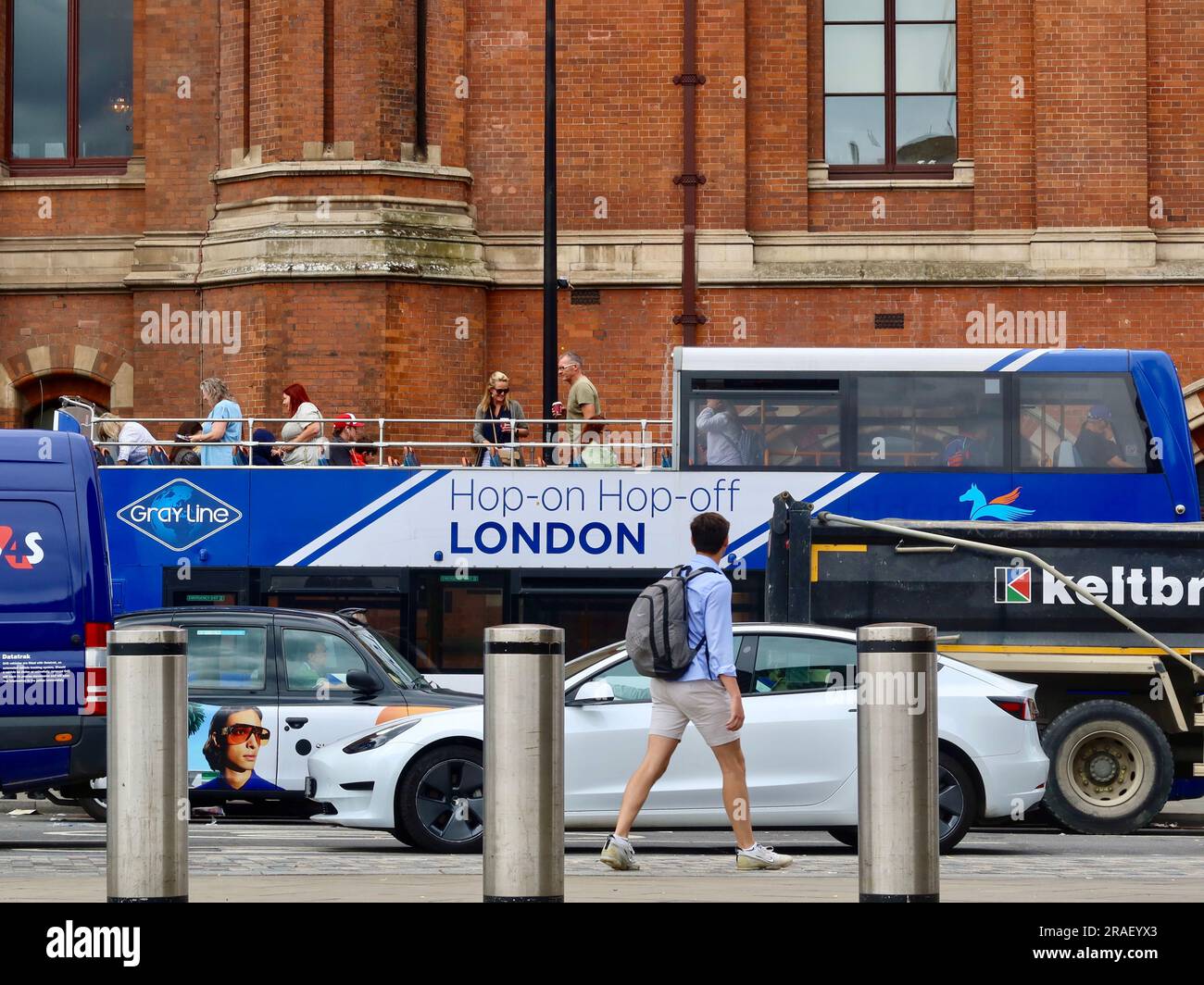 Steigen sie in einen bus -Fotos und -Bildmaterial in hoher Auflösung ...