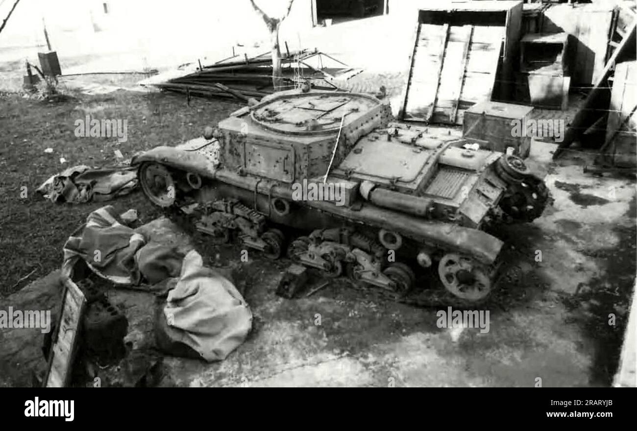 Zweiter Weltkrieg - ITALIEN. Panzer, M13/40, Carro Commando M40. Der ...