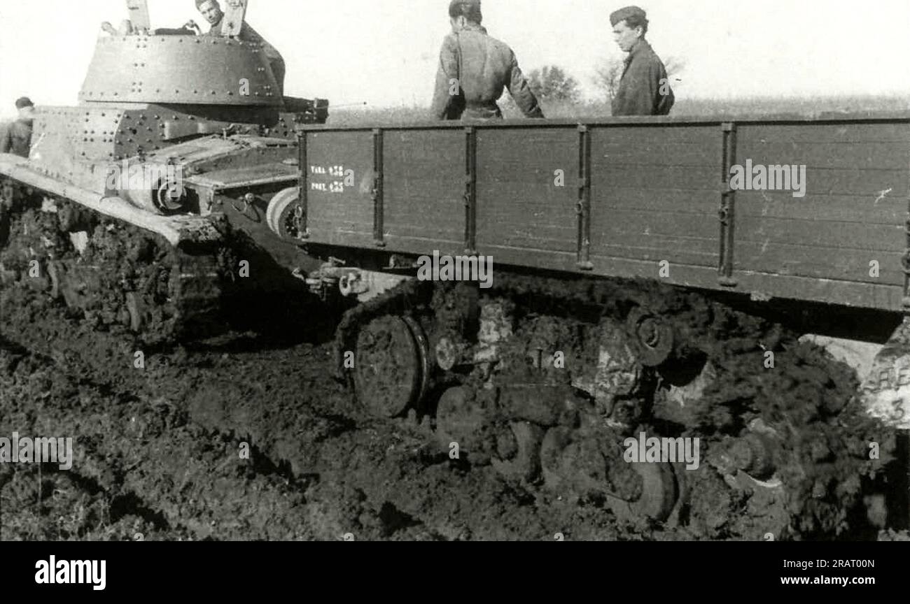 Zweiter Weltkrieg - ITALIEN. Tanks, M15/42, M15/42 und Viberti-Anhänger ...