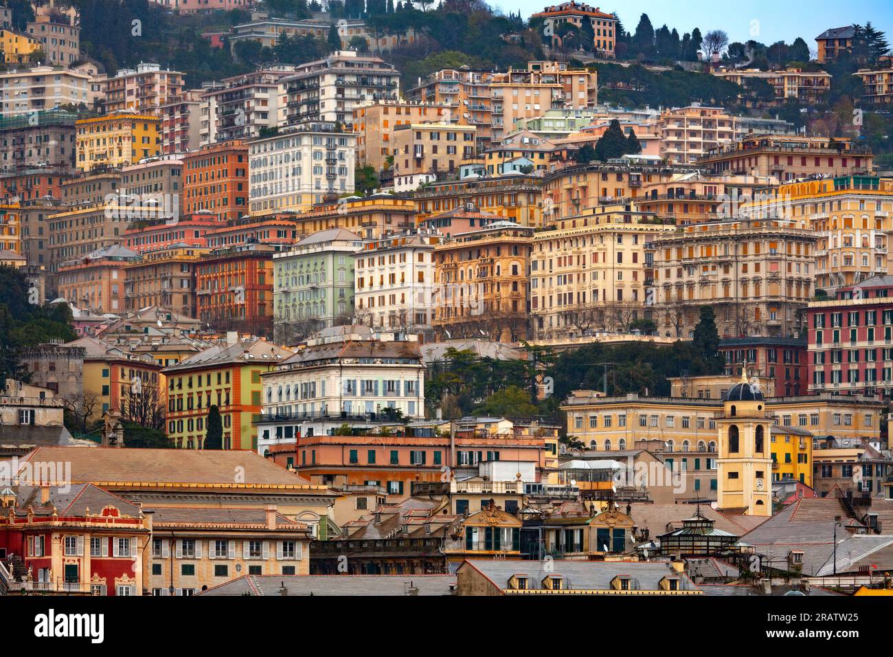 Genua genua skyline -Fotos und -Bildmaterial in hoher Auflösung – Alamy