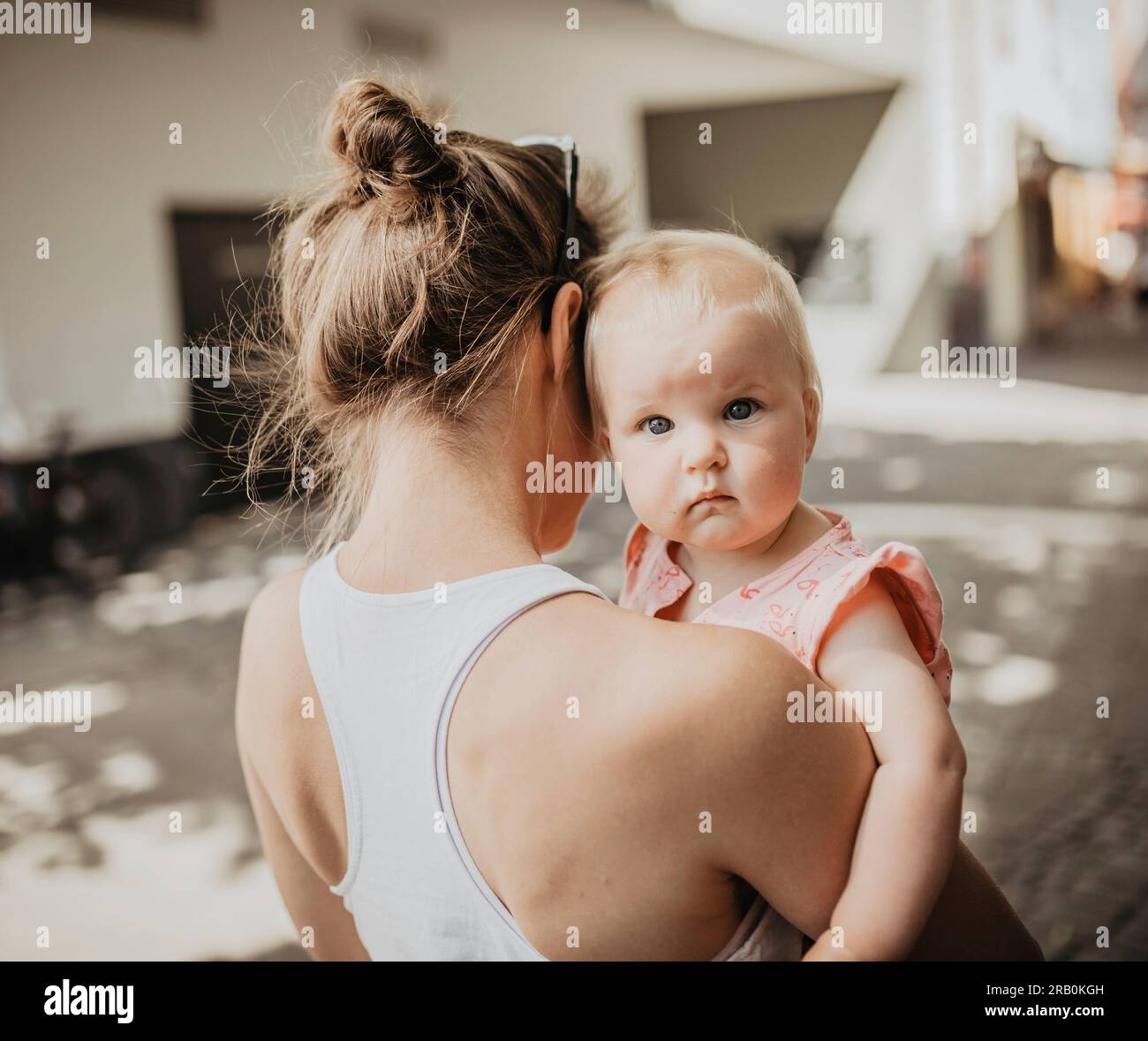 Mädchen 18 jahre -Fotos und -Bildmaterial in hoher Auflösung – Alamy