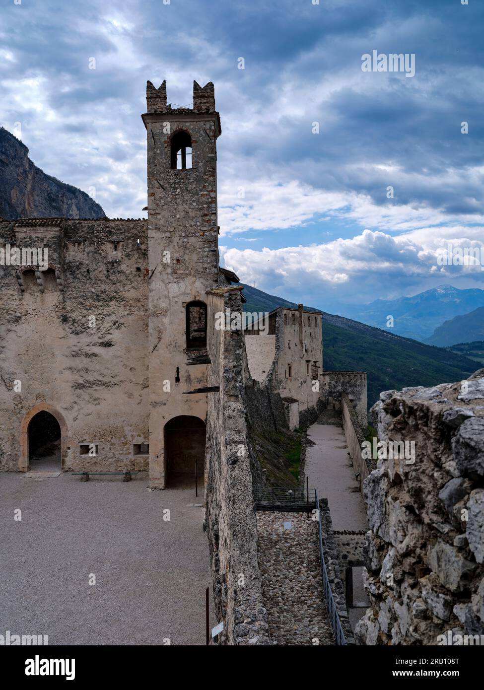 Schloss beseno schloss besenello -Fotos und -Bildmaterial in hoher ...
