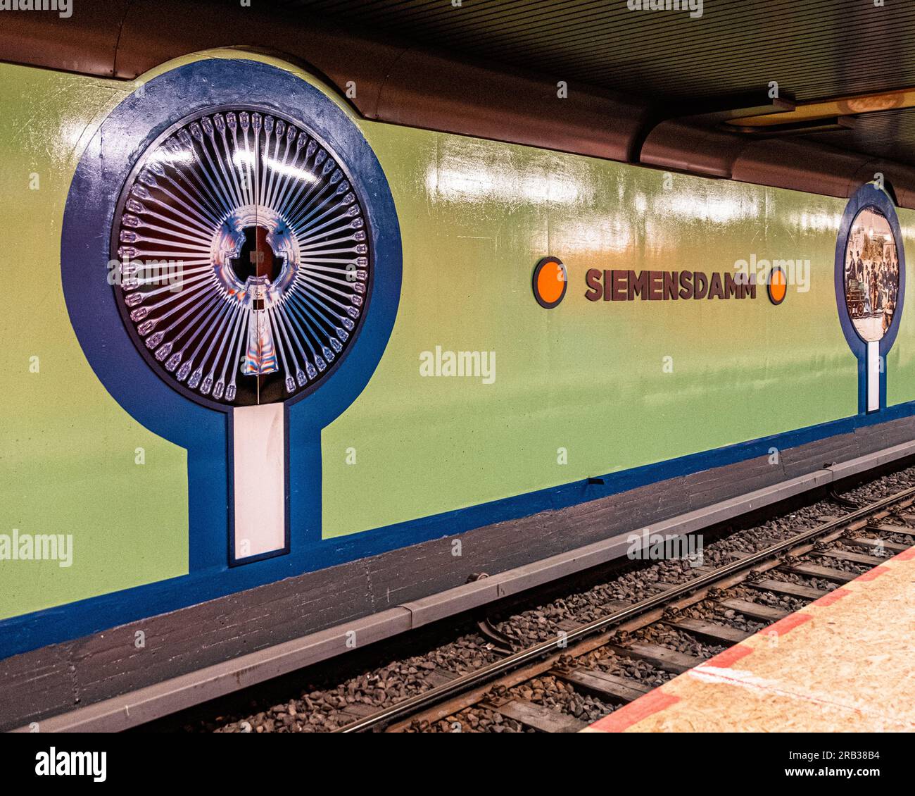 U bahn station siemensdamm -Fotos und -Bildmaterial in hoher Auflösung – Alamy
