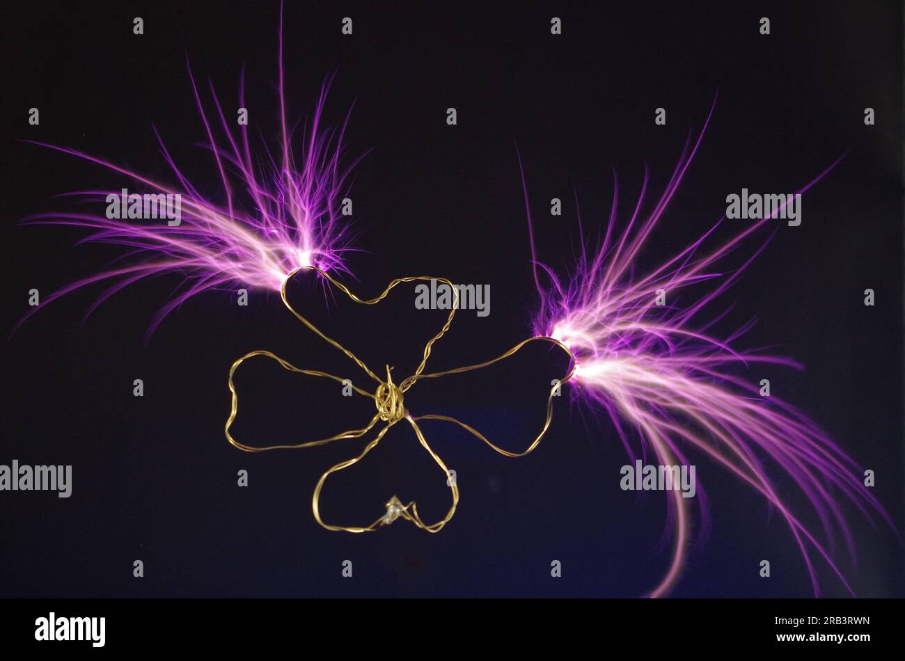 Tesla symbol -Fotos und -Bildmaterial in hoher Auflösung – Alamy