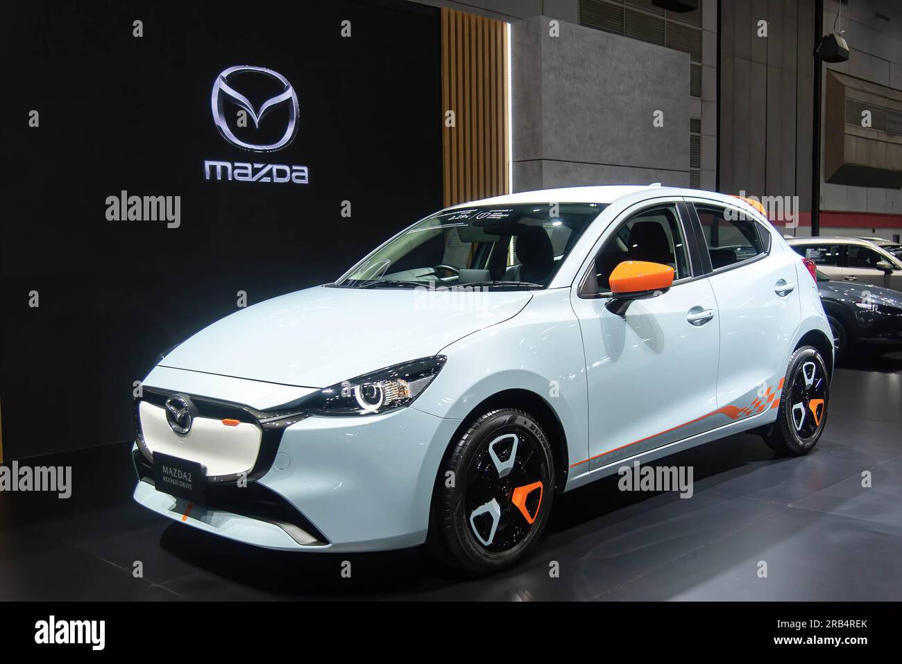 Ein Mazda 2 Rookie Drive, der auf der Thailand Fast Auto Show 2023 im ...
