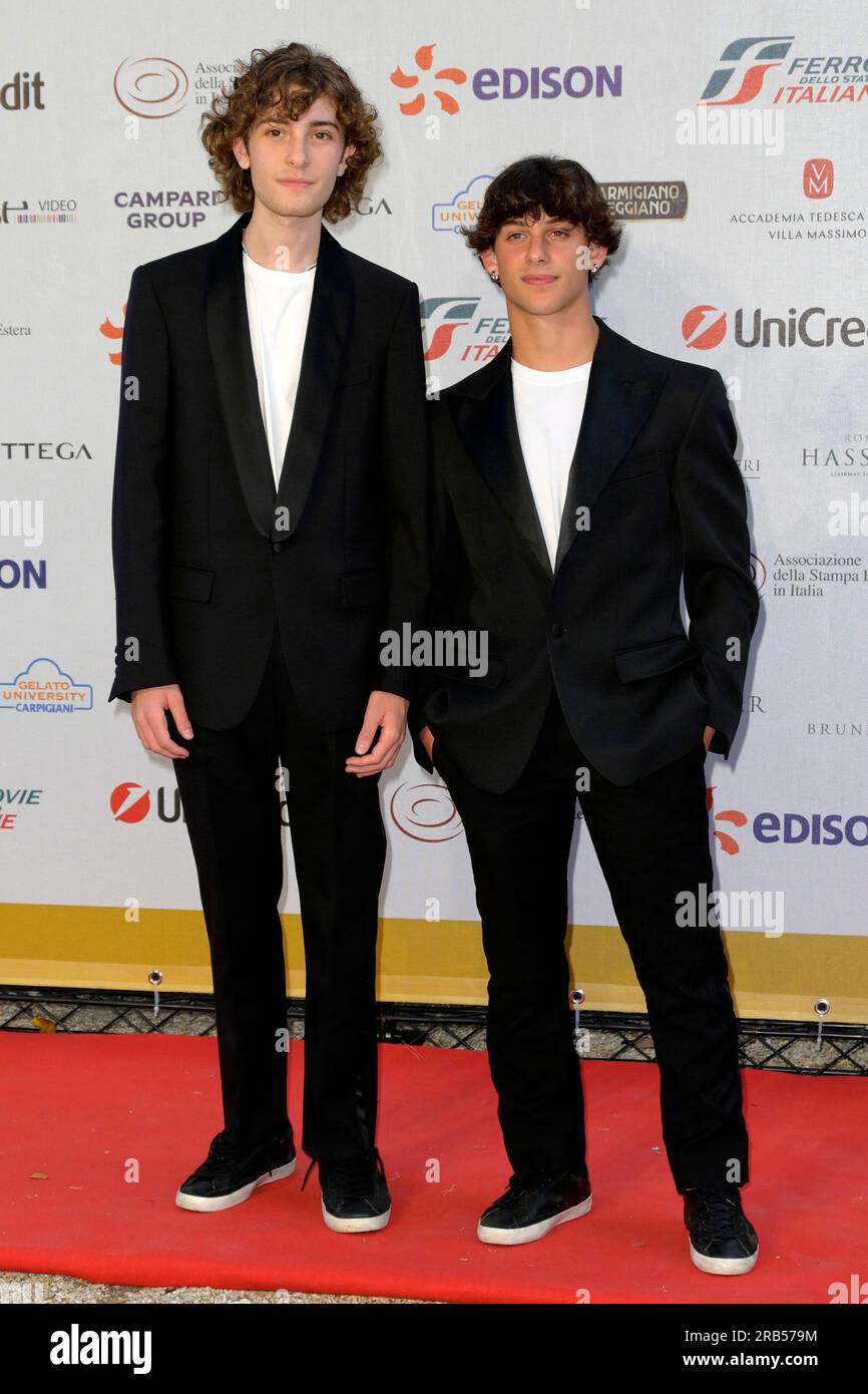 Samuele Segreto und Gabriele Pizzurro besuchen den roten Teppich von ...