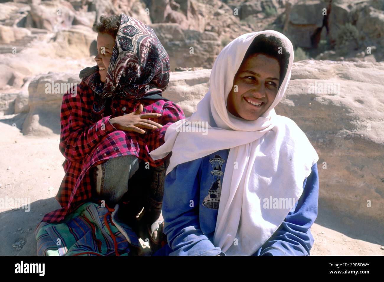 Junge menschen jordanien -Fotos und -Bildmaterial in hoher Auflösung ...