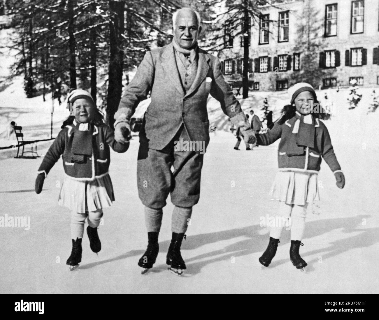 Winter 1935 kinder -Fotos und -Bildmaterial in hoher Auflösung – Alamy