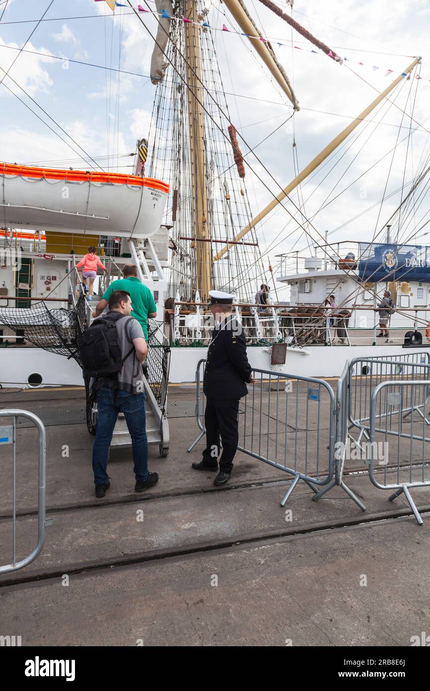 Hartlepool, Großbritannien. 8. Juli 2023 Besucher zogen das Tall Ships ...
