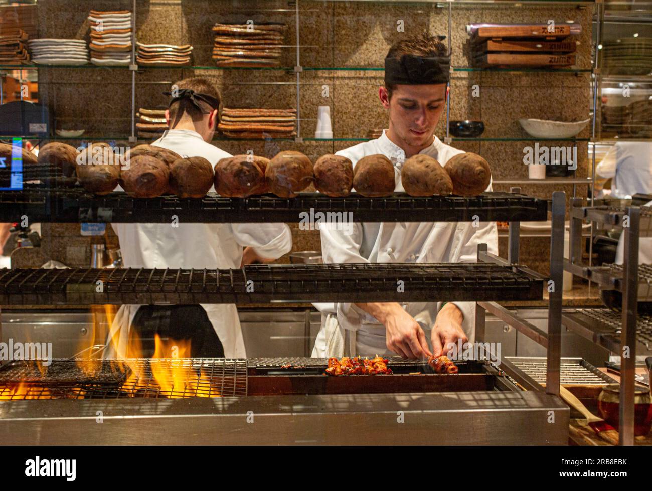 Izakaya restaurants -Fotos und -Bildmaterial in hoher Auflösung – Alamy