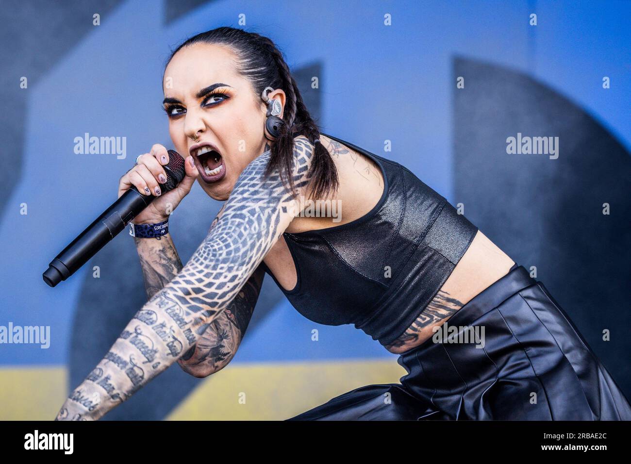 Die ukrainische Sängerin Tatiana Shmayluk von der Band Jinjer tritt im Juni 2023 live auf ...
