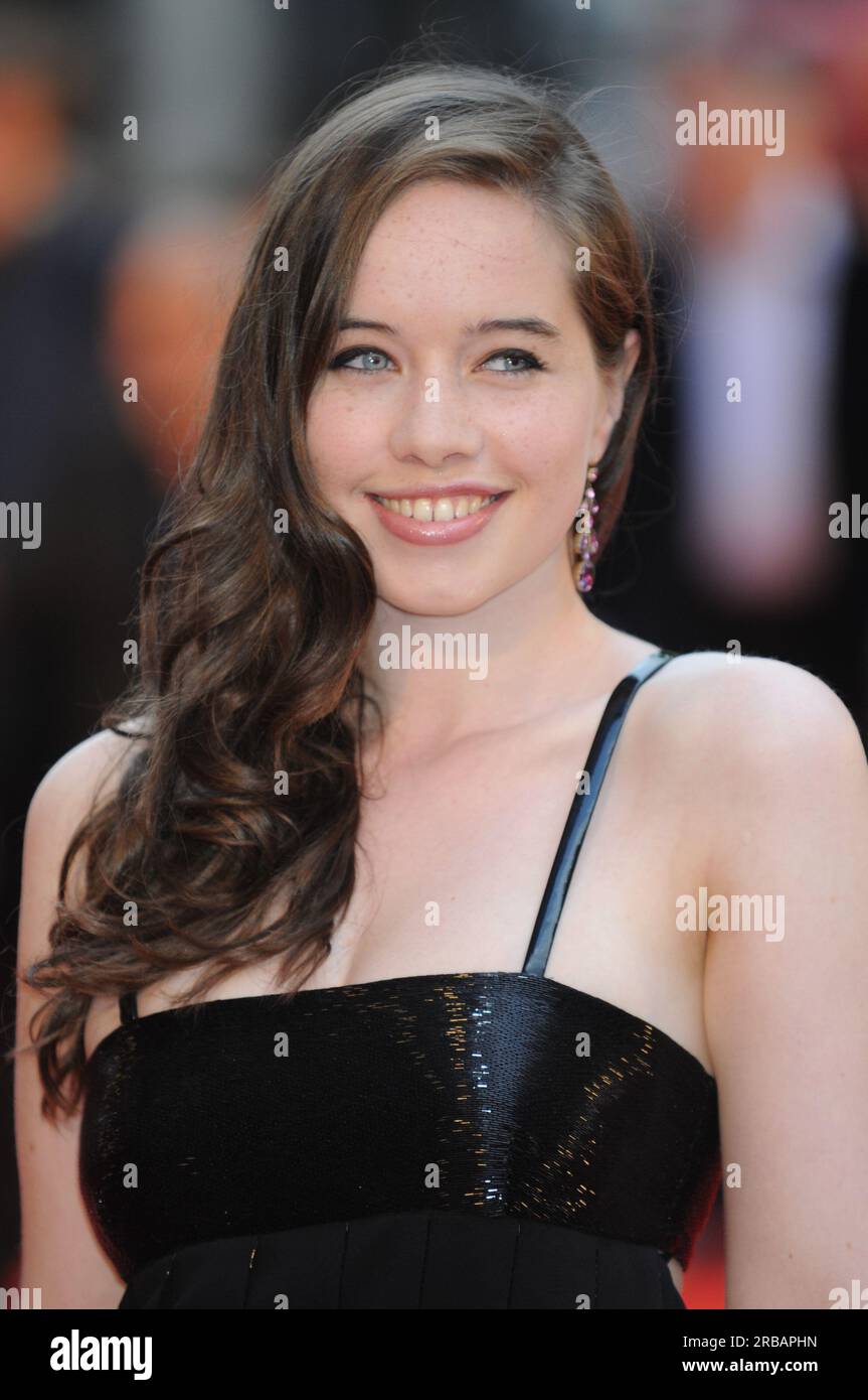 Anna popplewell premiere -Fotos und -Bildmaterial in hoher Auflösung ...
