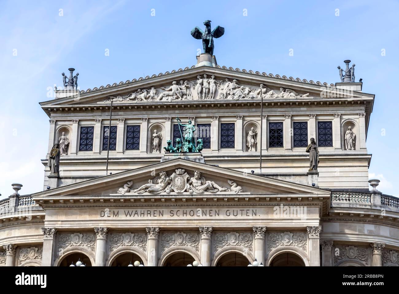 Historisches altes Opernhaus am Opernplatz, Sehenswürdigkeiten ... Historisches altes Opernhaus am Opernplatz, Sehenswürdigkeiten ...