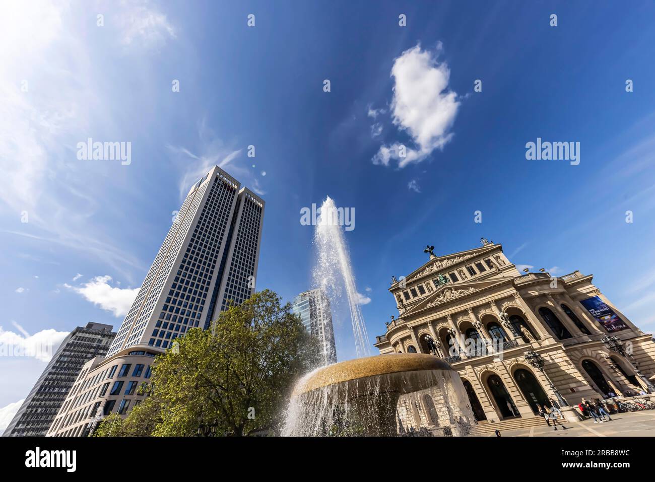 Historisches altes Opernhaus am Opernplatz, Sehenswürdigkeiten ... Historisches altes Opernhaus am Opernplatz, Sehenswürdigkeiten ...