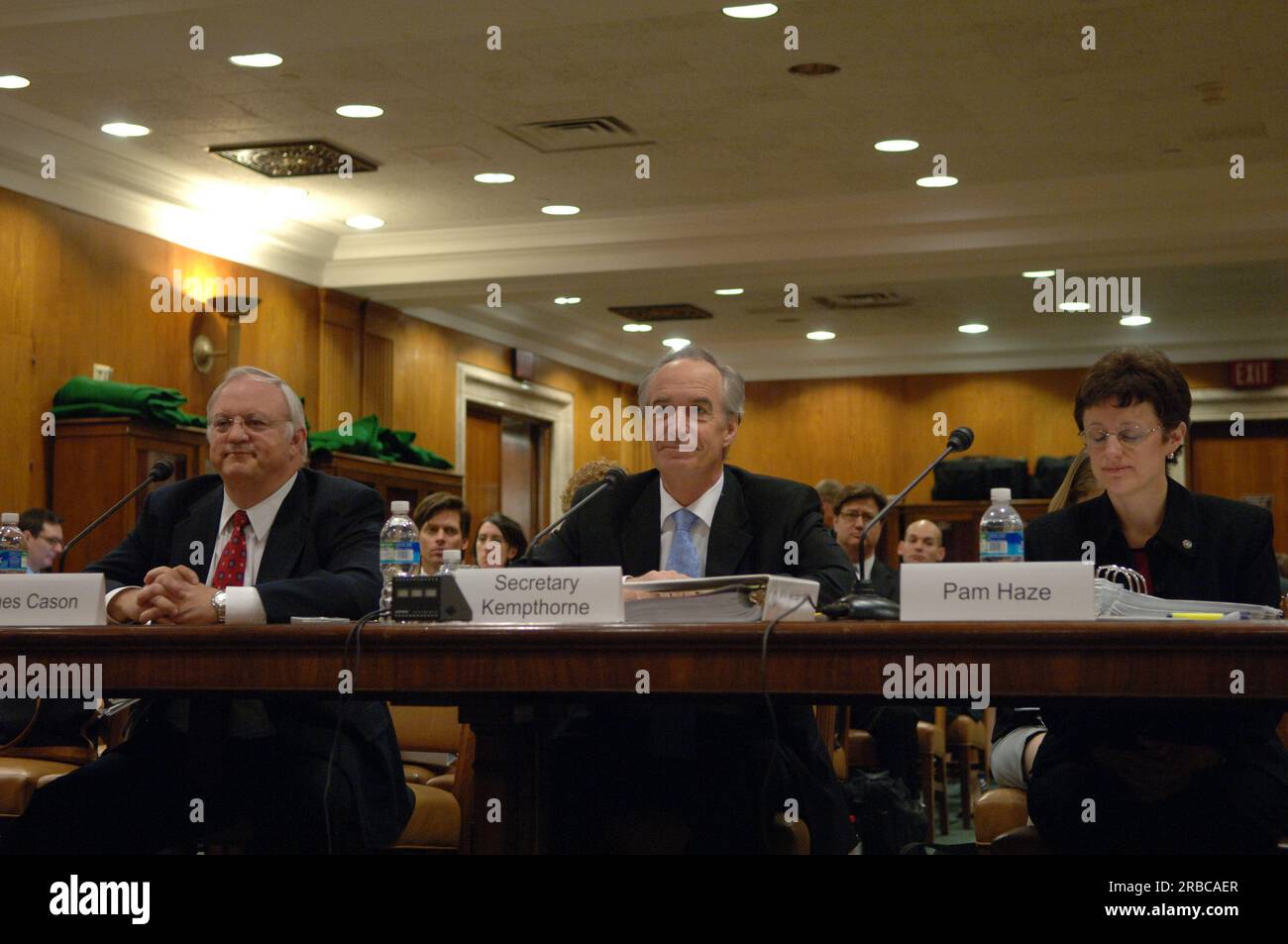 Sekretär Dirk Kempthorne, zusammen mit dem Haushaltsdirektor Pamela ...