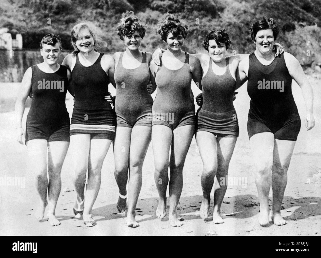 Fünf badende frauen -Fotos und -Bildmaterial in hoher Auflösung – Alamy