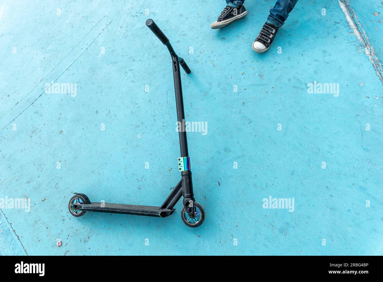 Stunt scooter park trick -Fotos und -Bildmaterial in hoher Auflösung ...