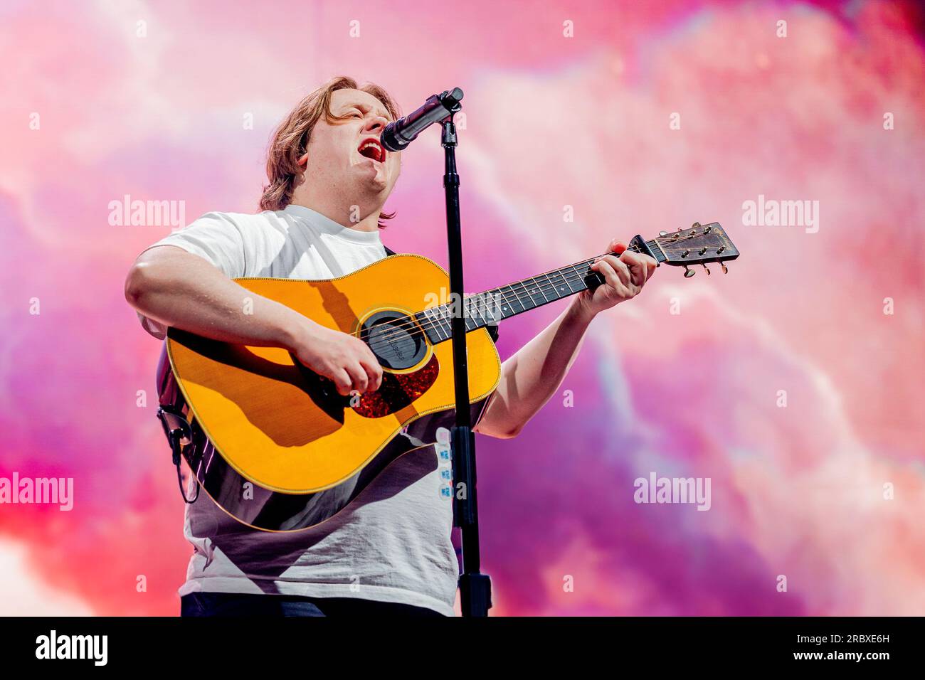 Lewis marc capaldi -Fotos und -Bildmaterial in hoher Auflösung – Alamy