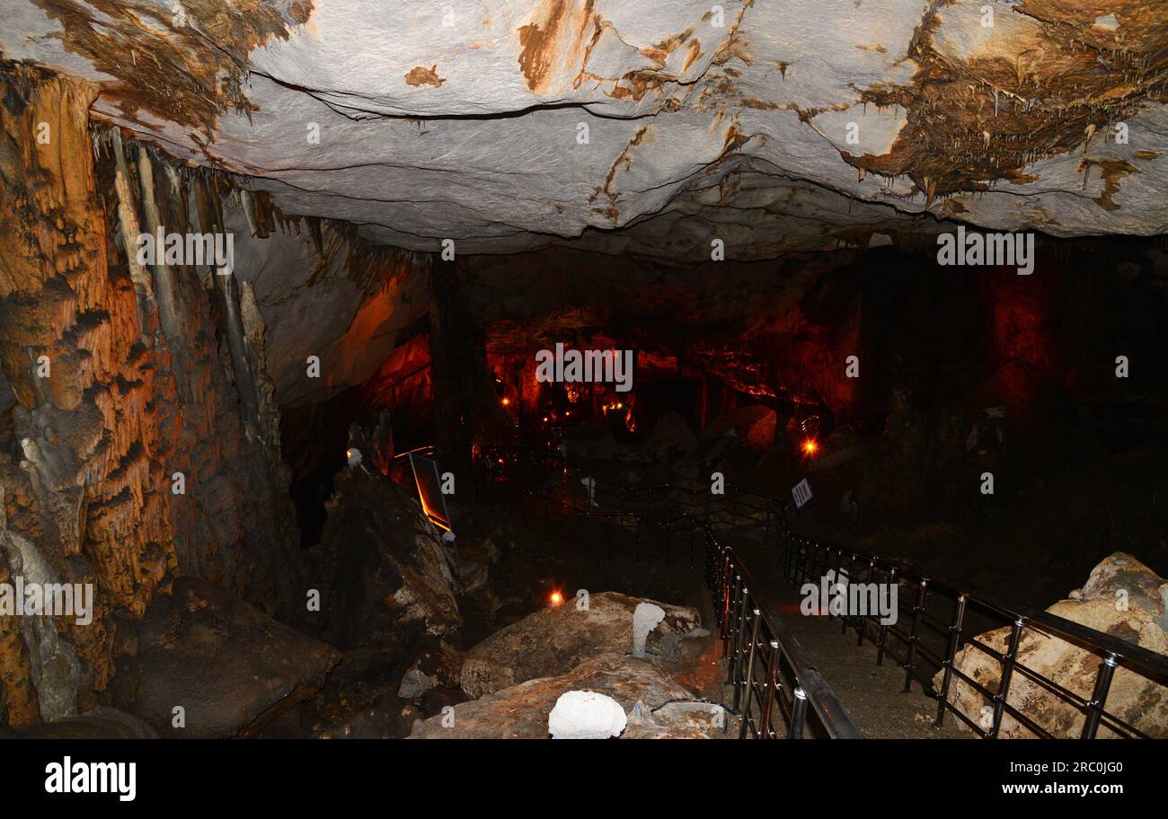 Die Ballica Cave befindet sich in Tokat, Türkei, und ist eine der ...