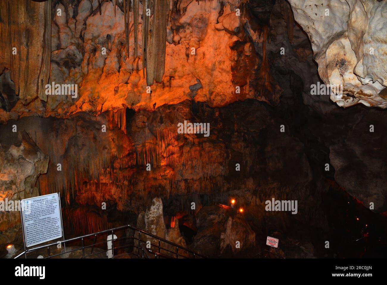 Die Ballica Cave befindet sich in Tokat, Türkei, und ist eine der ...
