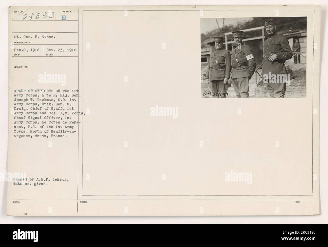 Bildunterschrift: Leutnant Geo E. Stone fotografiert eine Gruppe ...