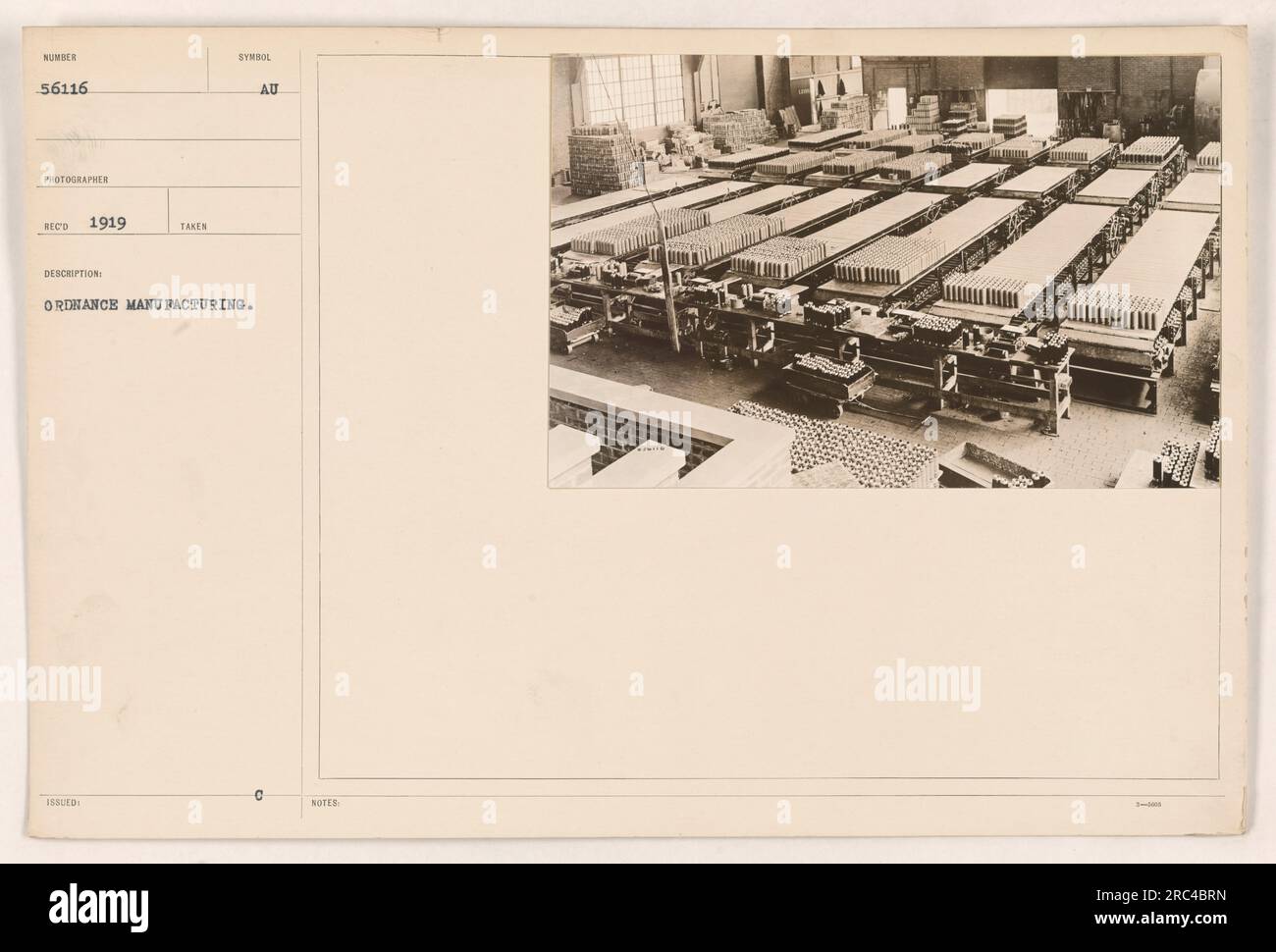 Arbeiter in einer Kampfmittelfabrik im Ersten Weltkrieg Auf dem Foto ...