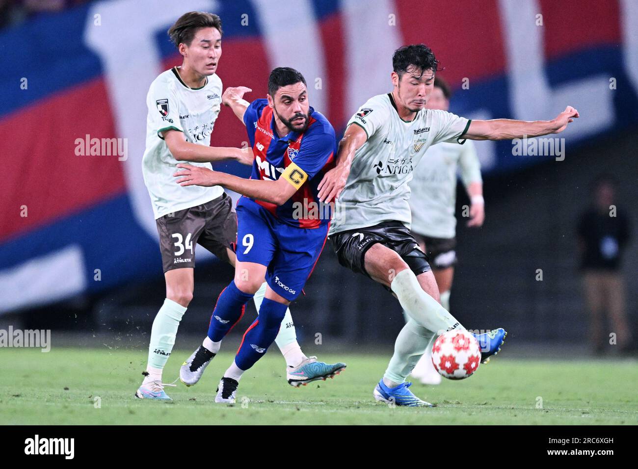 Tokio, Japan. Kredit: MATSUO. 12. Juli 2023. (L-R) Diego Oliveira (FC Tokio), Tomohiro Taira ...