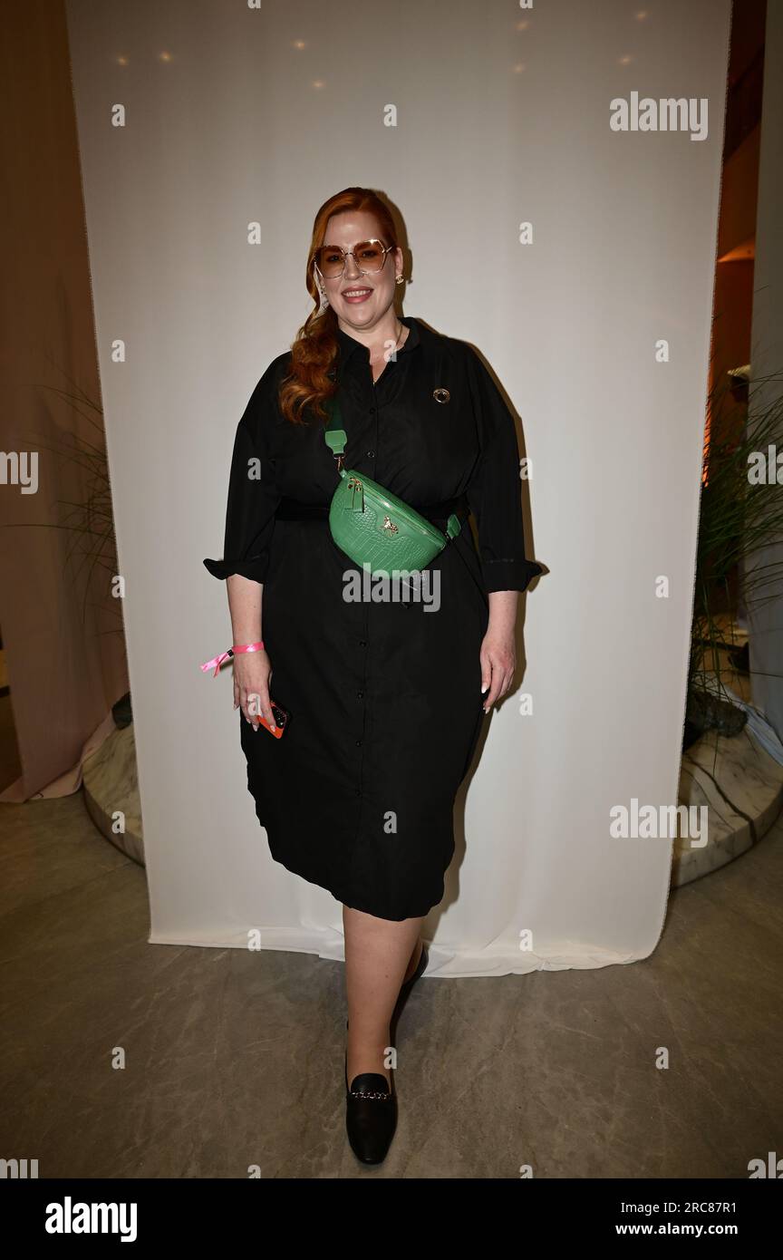 Tanja Marfo alias Kurvenrausch bei der Anja Gockel Fashion Show 'Air ...