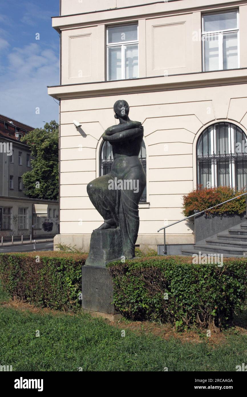 ZAGREB, KROATIEN - 3. JULI 2023: Statue der Frau von Ivan Mestrovic ...